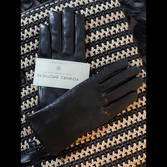 Fownes Brothers | Accessories | Fowns Brothers Ladies Leather Gloves ...